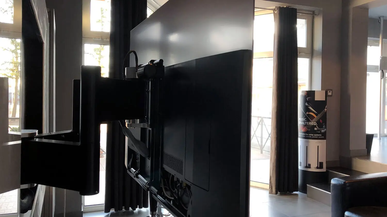 Future Automation QA2 Motorised Swivel TV Mount